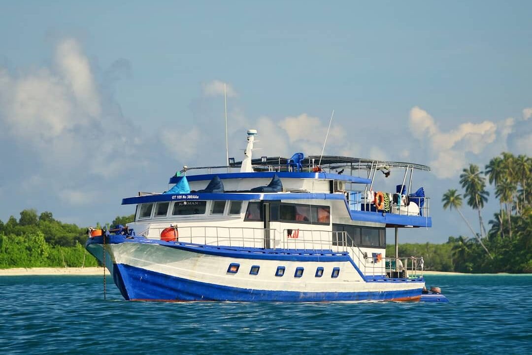 LANEEZ INDO SURF CHARTER - Laneez Ericeira